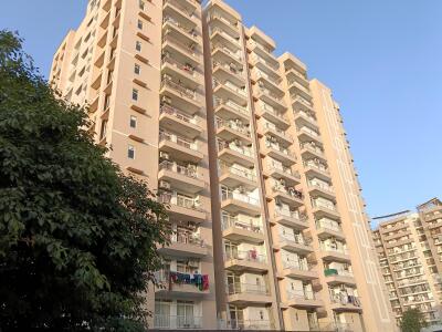 3 BHK Apartment / Flat for sale in Royce Sentosa Parc Raj Nagar ...