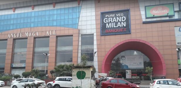 Showroom for sale in Angel Mega Mall Kaushambi Ghaziabad - 1048 Sq. Ft.