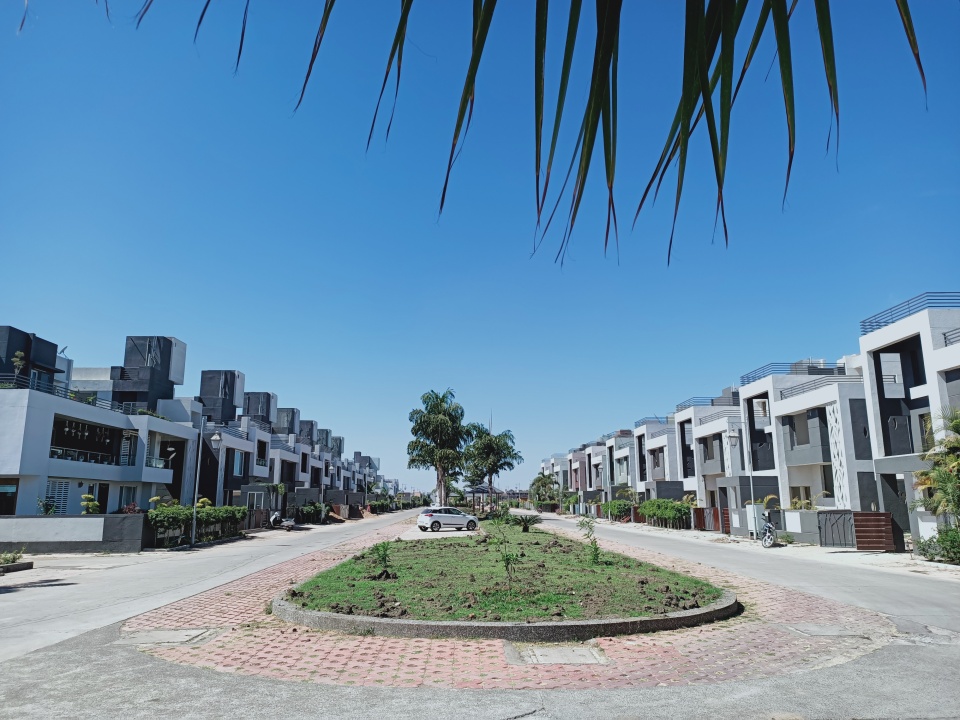 Apollo Golf Links Kanadiya, Indore Resale Price List, Brochure, Floor ...