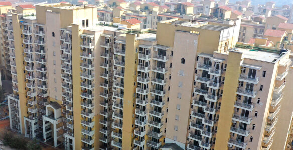 3 BHK Apartment / Flat for sale in Emaar Palm Premier Sector 77 Gurgaon ...