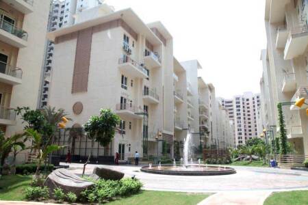 3 BHK Apartment / Flat for sale in Mahagun Moderne Sector 78 Noida ...