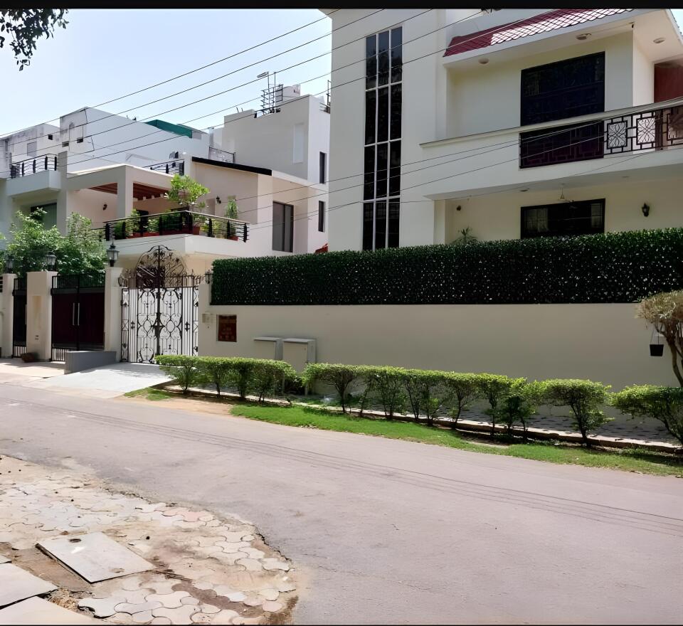 DLF Phase 1 Ultra Luxury Builder Floors DLF Phase 1, Gurgaon Resale ...
