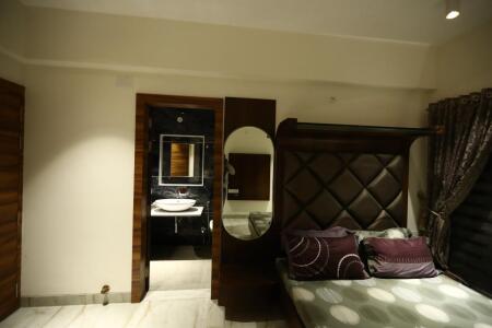 4 BHK / Bedroom Apartment / Flat for rent in Paras Emperor Phase 1 ...