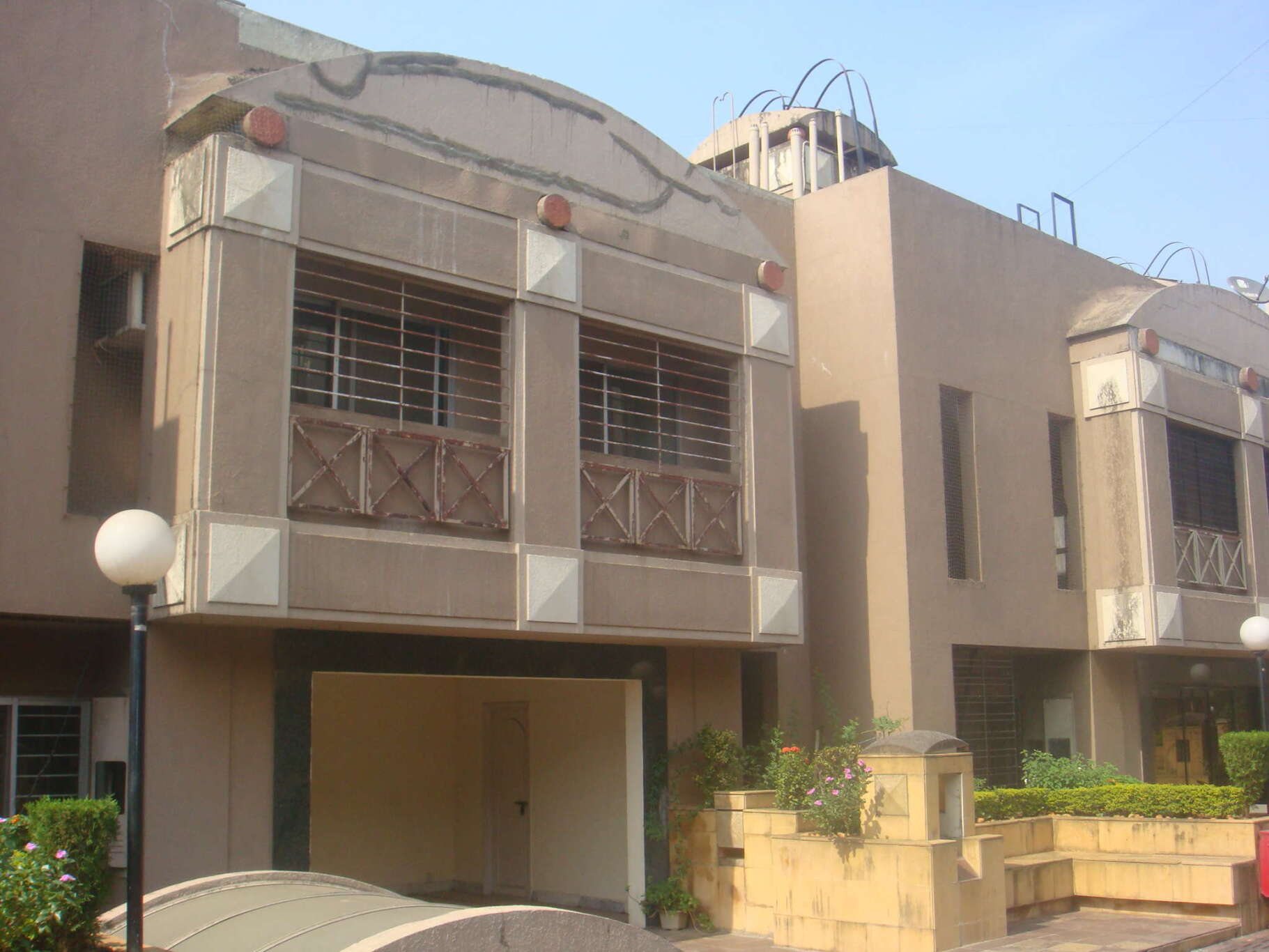 Green Garden Apartment Photos - Chembur East, Mumbai Pictures