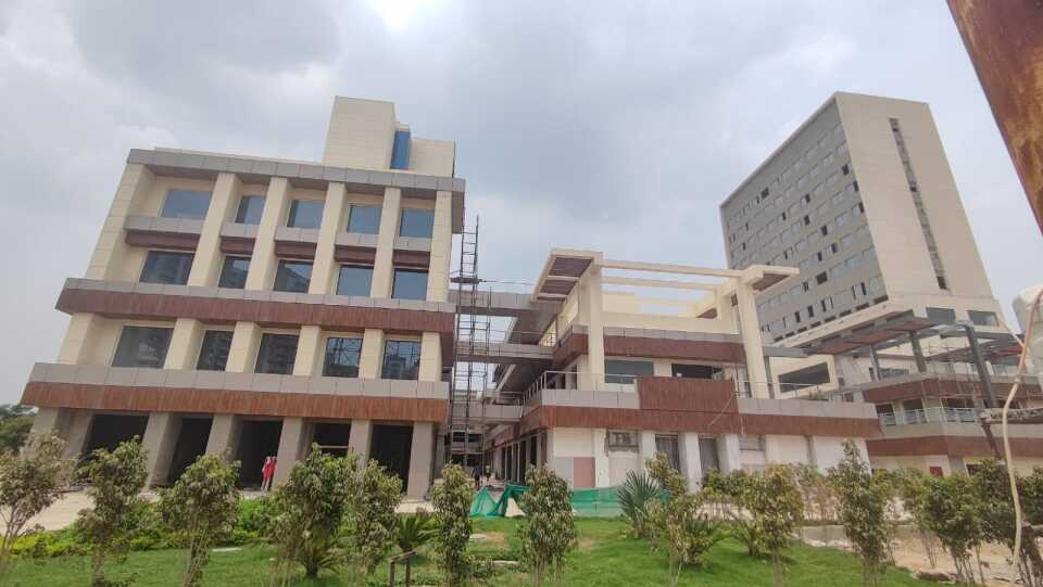 V Square 83 Avenue Oodles Skywalk Sector 83, Gurgaon | Resale Price ...